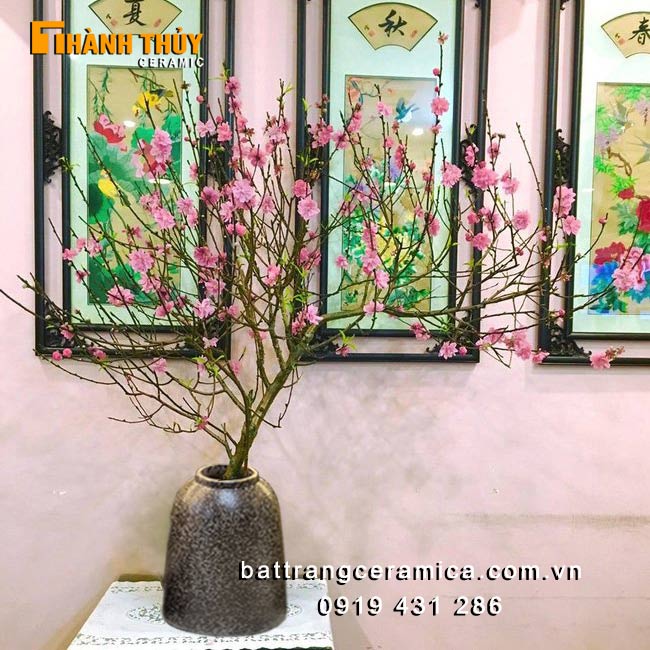 30 mẫu bình dáng chuông cắm cành đào ngày Tết