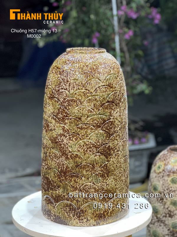 30 mẫu bình dáng chuông cắm cành đào ngày Tết