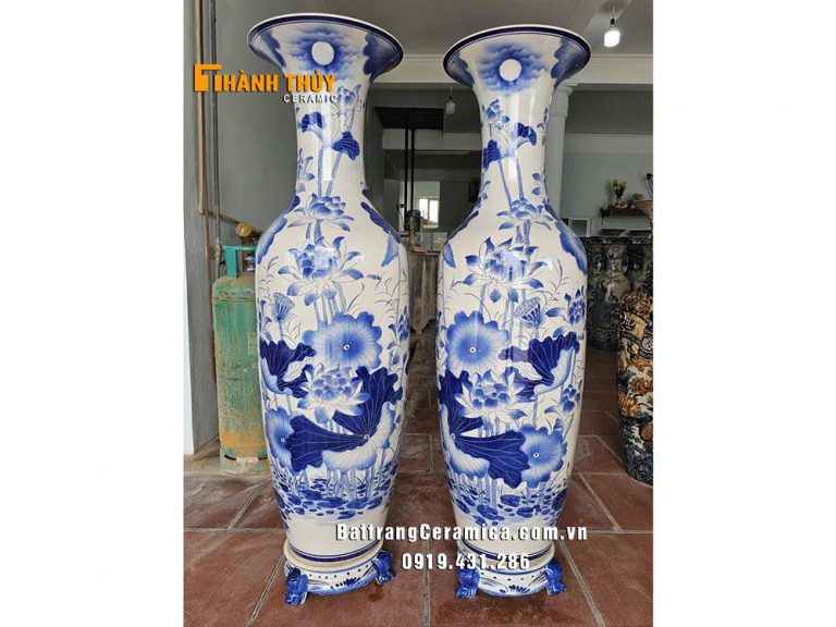 Lục bình sứ vẽ hoa sen men xanh Lam 1m4 là hàng cao cấp Bát Tràng